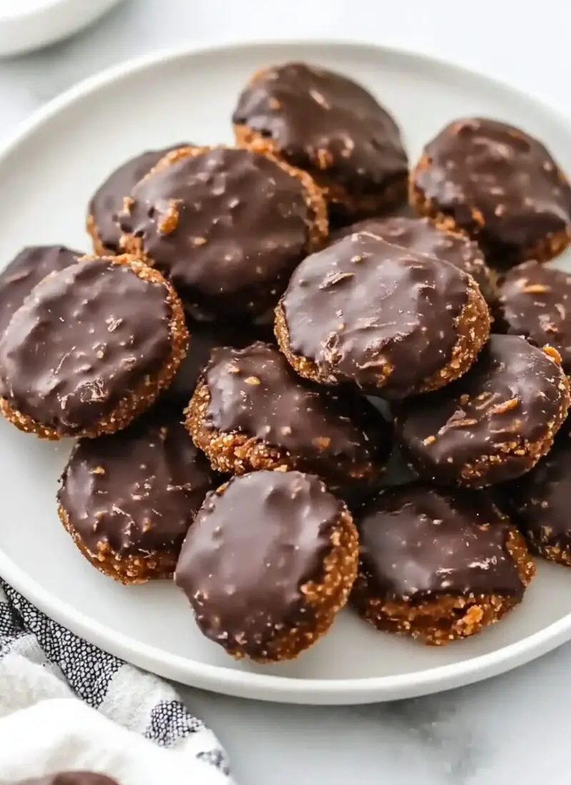 Easy No-Bake Date Cookies - Sophia Recipes